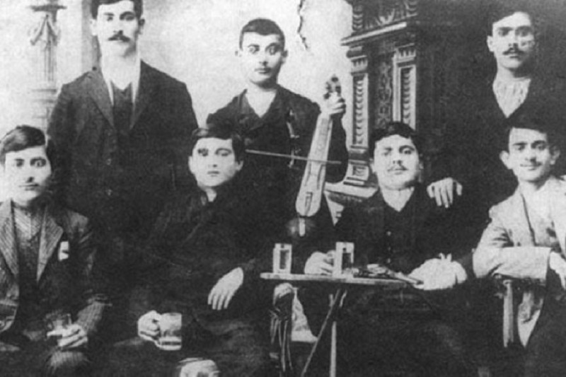 Σα κρεβάτια μάνα κοίμε ~ Παραδοσιακά Τραγούδια | xorio.gr