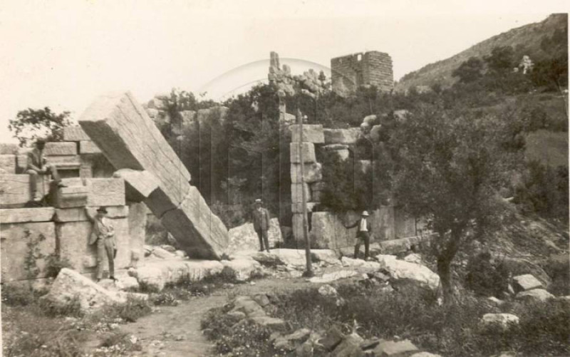 Άγουρος πέτρα πελεκάει ~ Παραδοσιακά Τραγούδια | xorio.gr